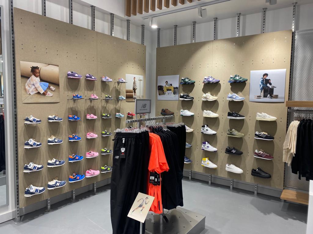 New Balance abrió su nueva tienda en Mall Plaza Norte - Runchile.cl