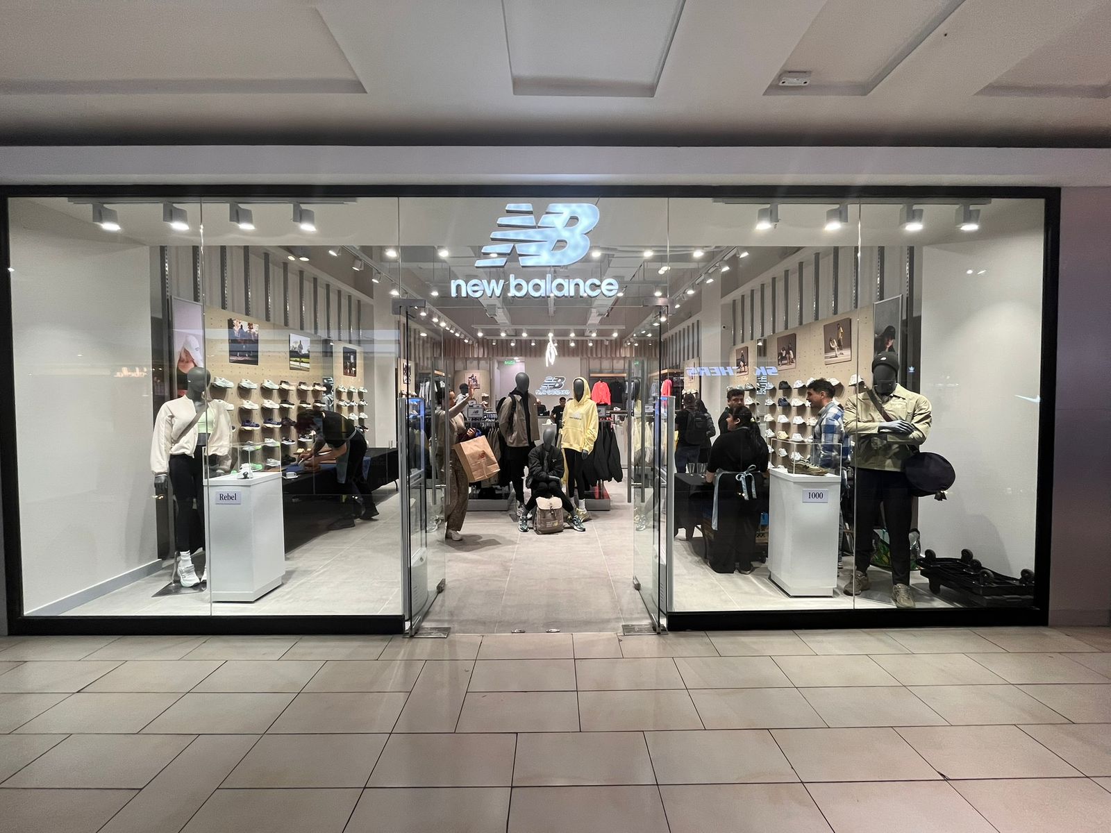 New Balance presenta su concepto Metroflex en nueva tienda en Mall ...
