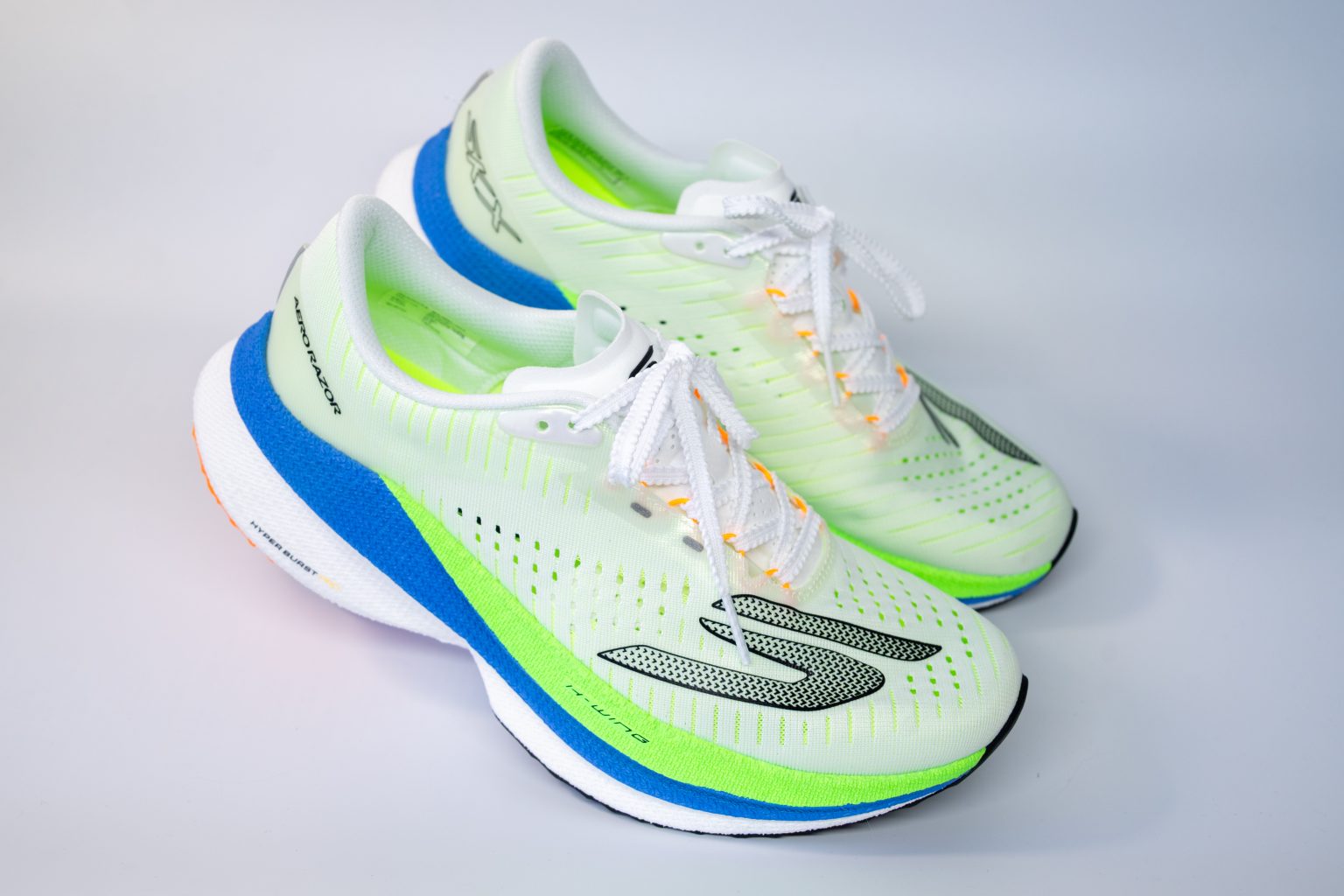 Skechers Aero Razor: Definitivamente hechas para correr rápido, ágil y ...