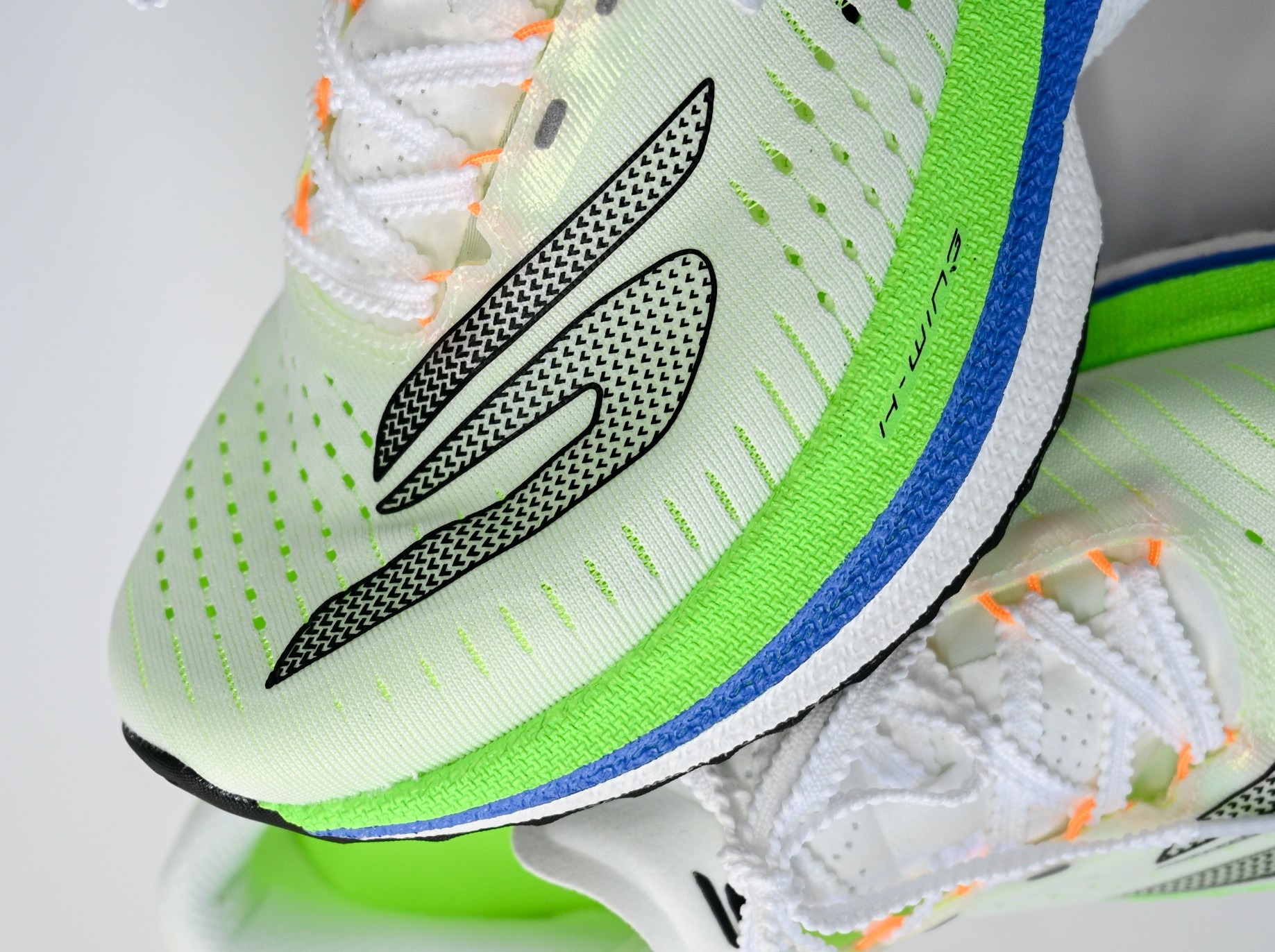 Skechers Aero Razor: Definitivamente hechas para correr rápido, ágil y ...