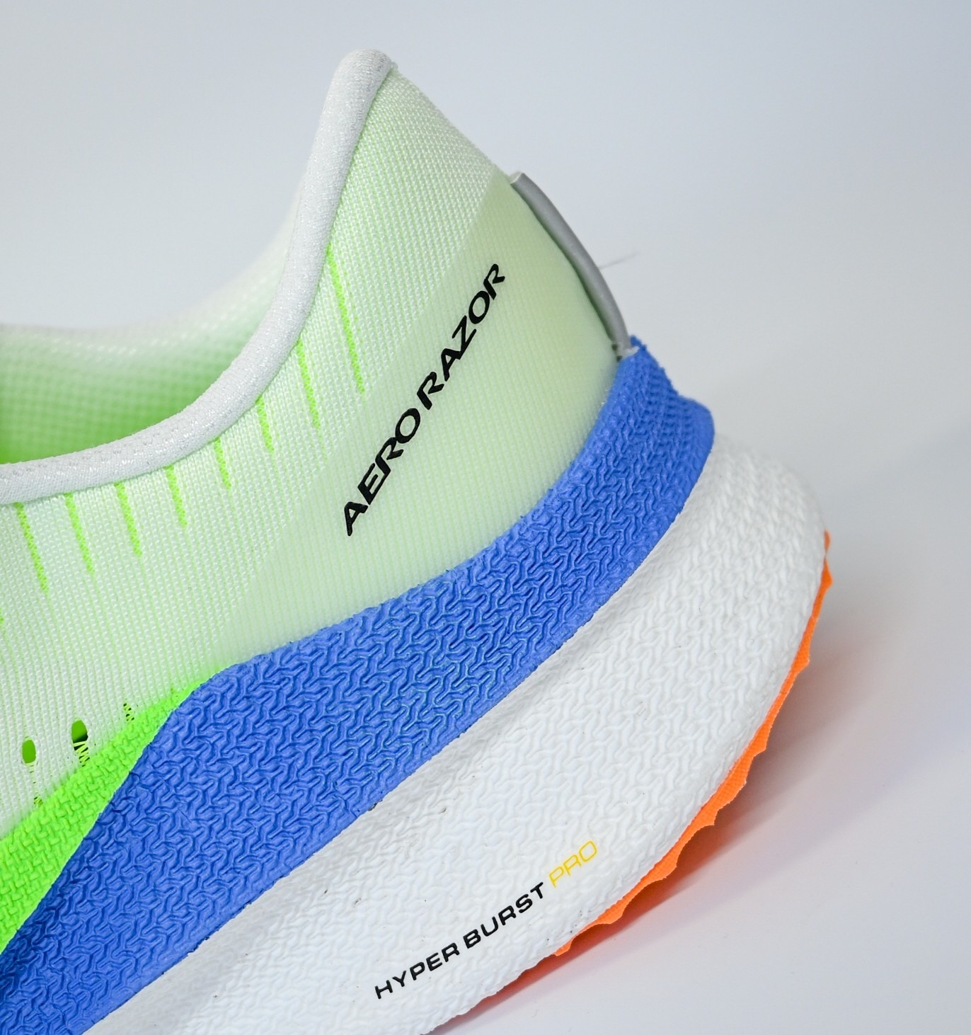 Skechers Aero Razor: Definitivamente hechas para correr rápido, ágil y ...